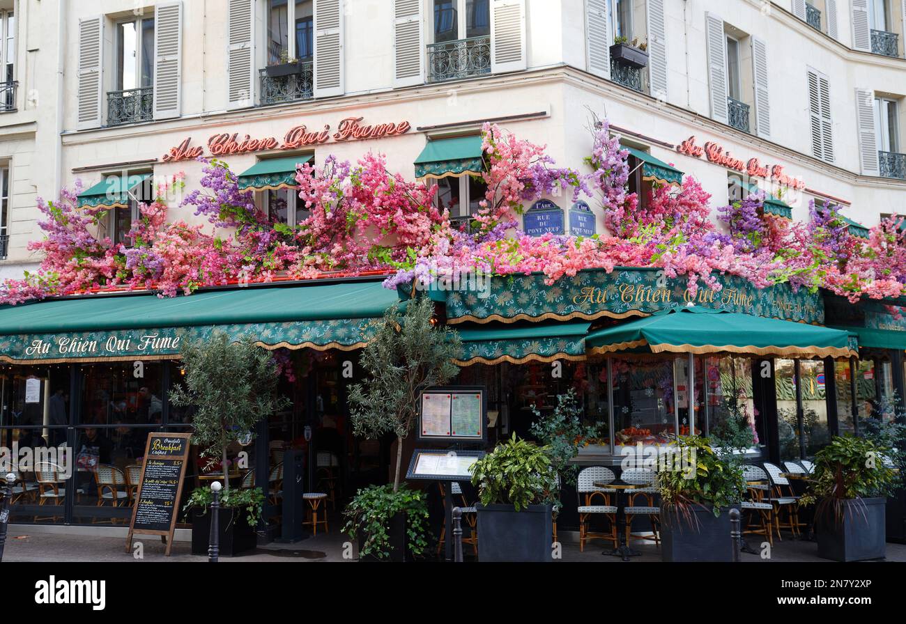 Cafe in les halles district hi-res stock photography and images - Alamy