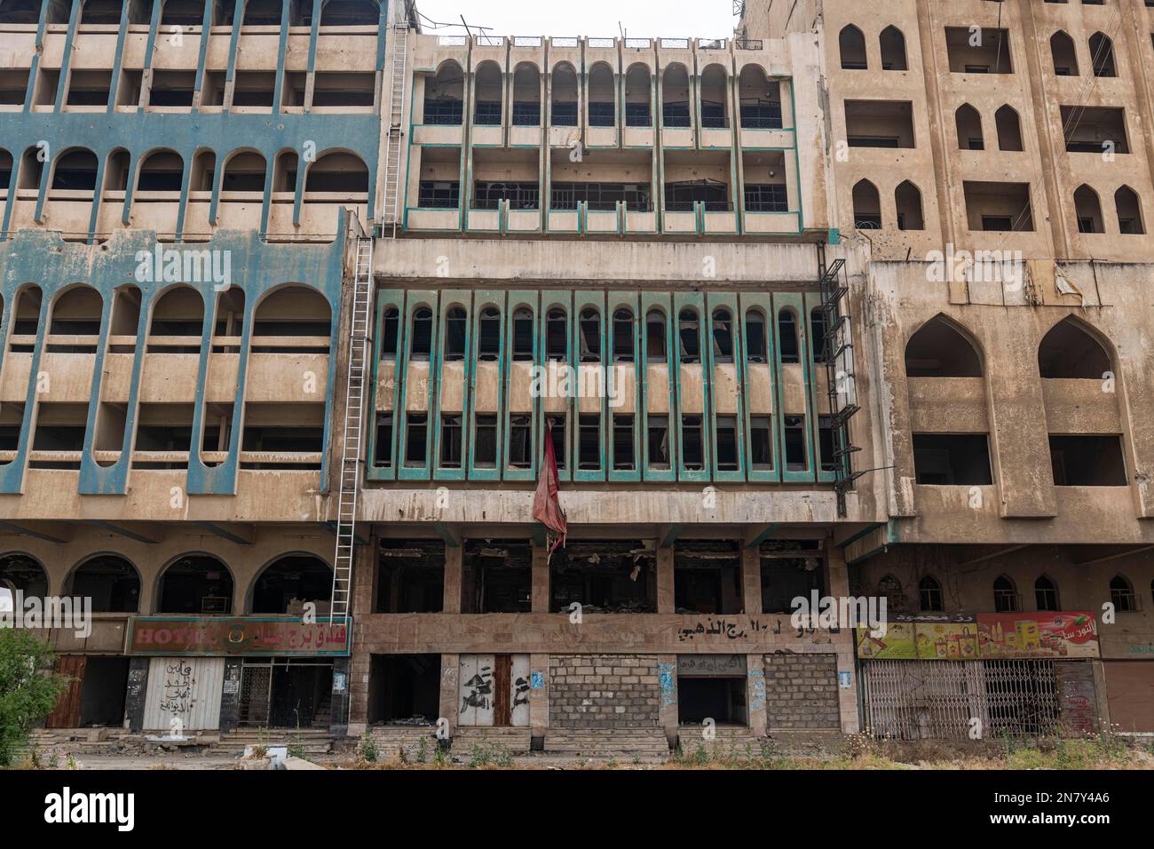 Destroyed hotel, old town of Mosul, Iraq Stock Photo - Alamy