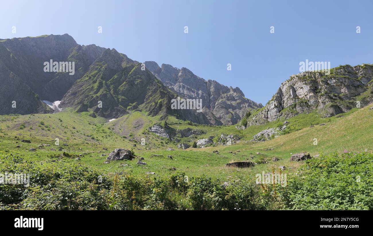Croix des Frettes et Croix de Fer trail, aravis mountain, french alps ...