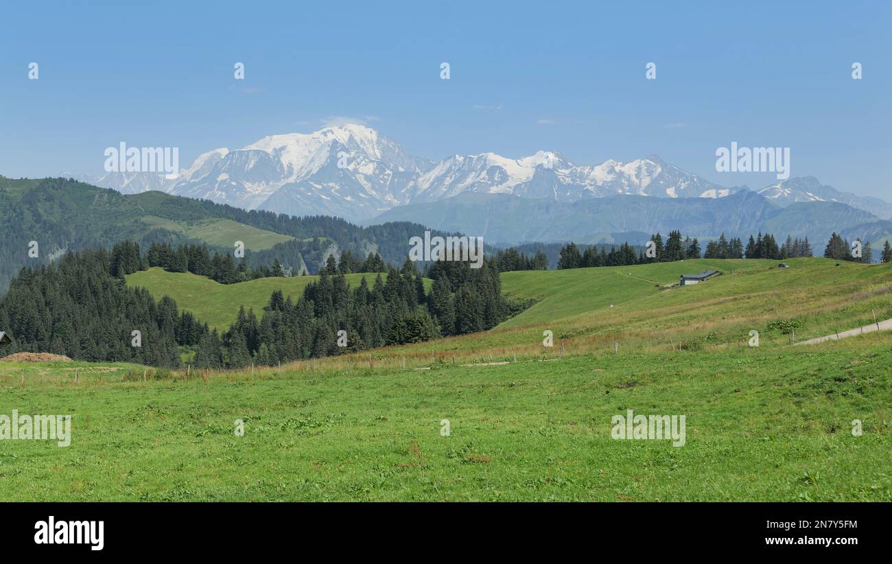 Croix des Frettes et Croix de Fer trail, aravis mountain, french alps ...