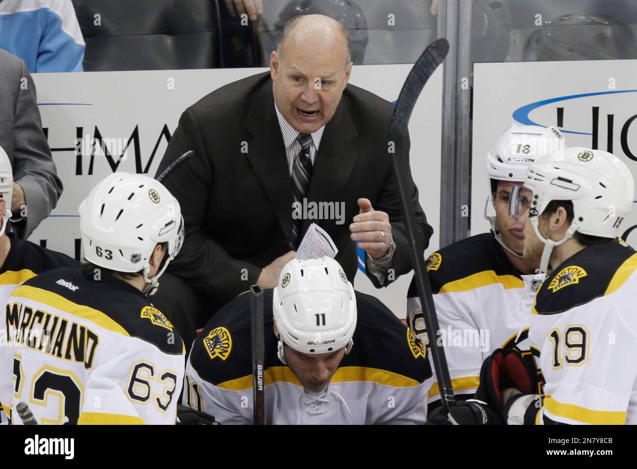 Boston Bruins head coach Claude Julien leans over Boston Bruins center ...