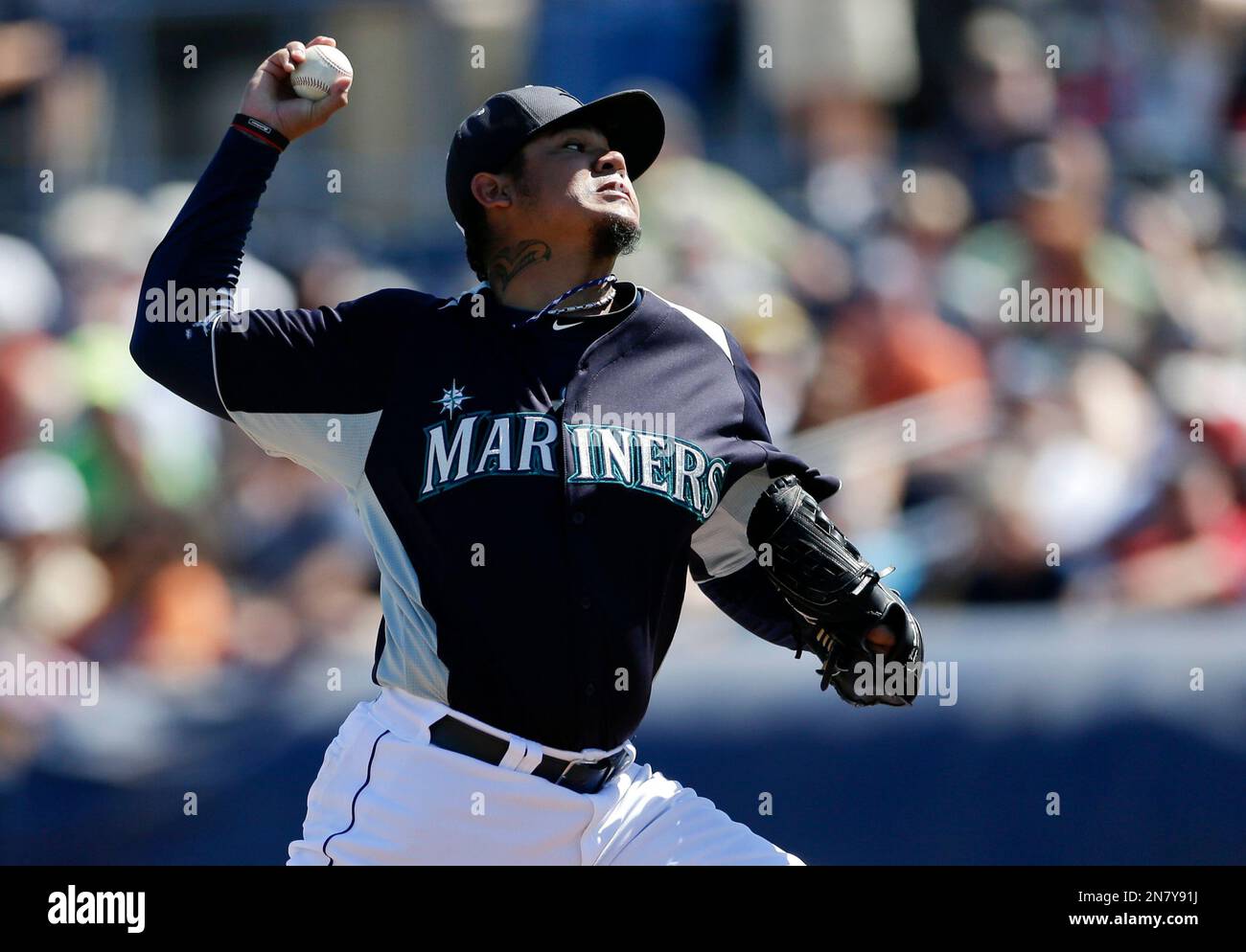 Seattle Mariners starting pitcher Felix Hernandez throws against the ...