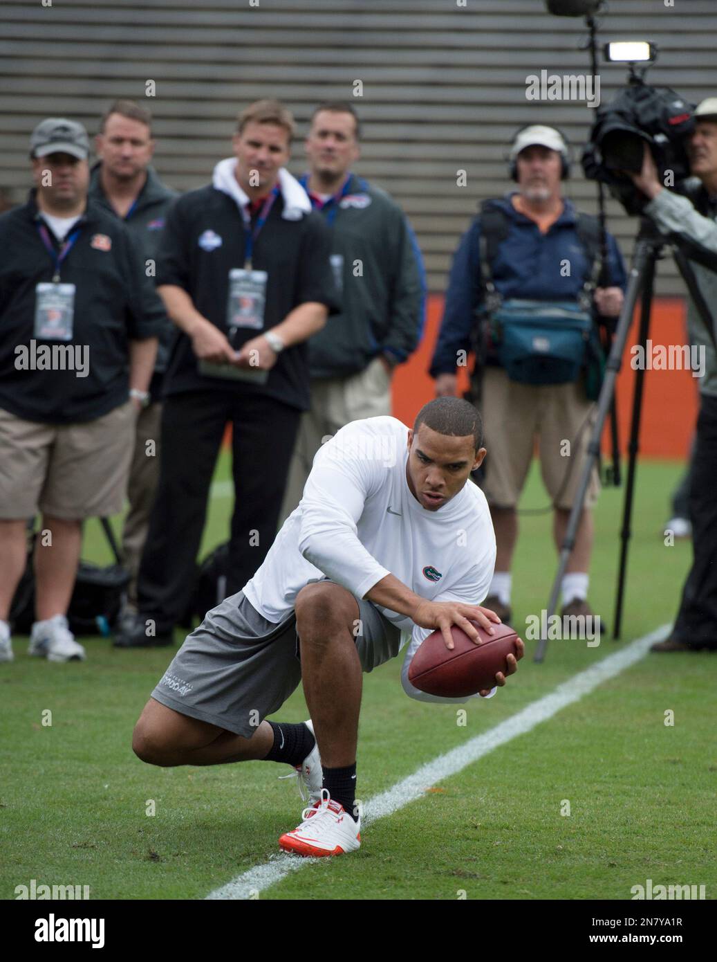 Florida tight end Jordan Reed snags a pass in front of NFL football ...
