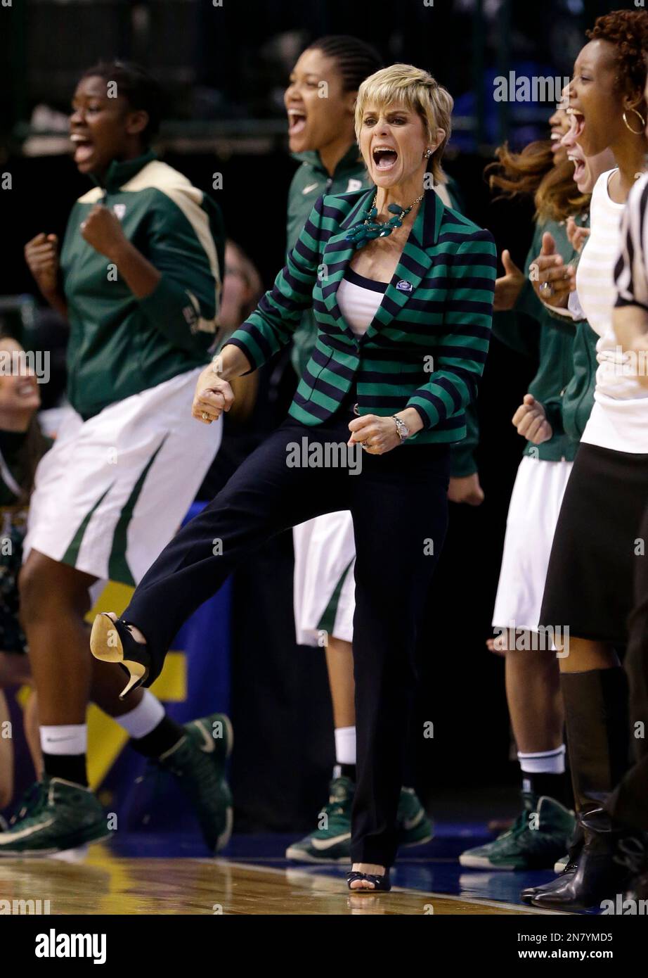 Baylor head coach Kim Mulkey and the bench celebrate a score by Baylor ...