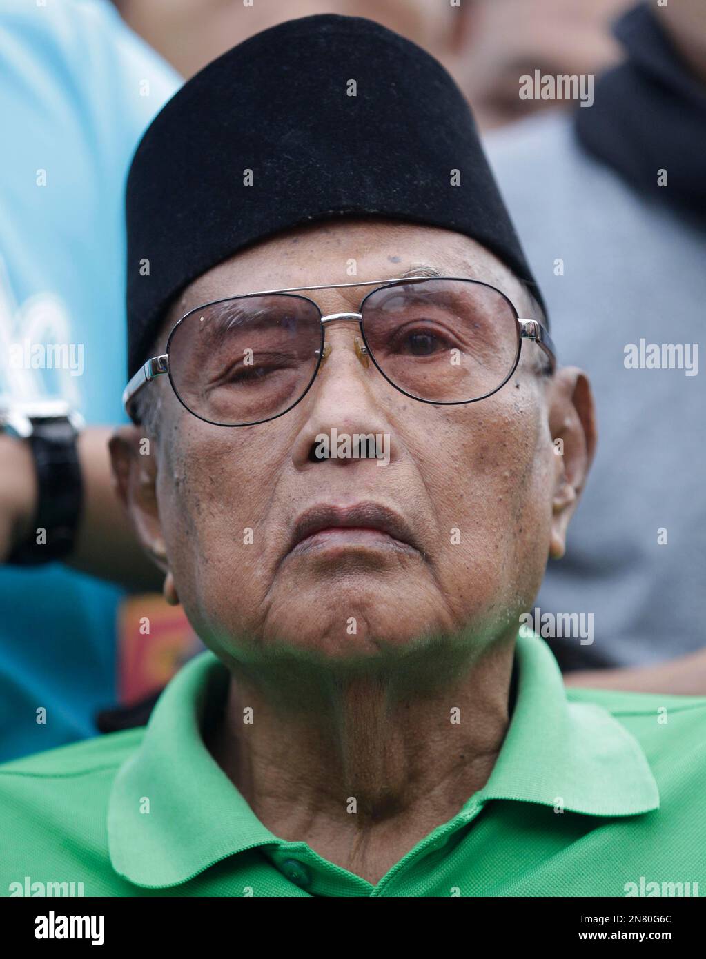 Filipino Sultan Jamalul Kiram III listens at the Blue Mosque in Manila ...