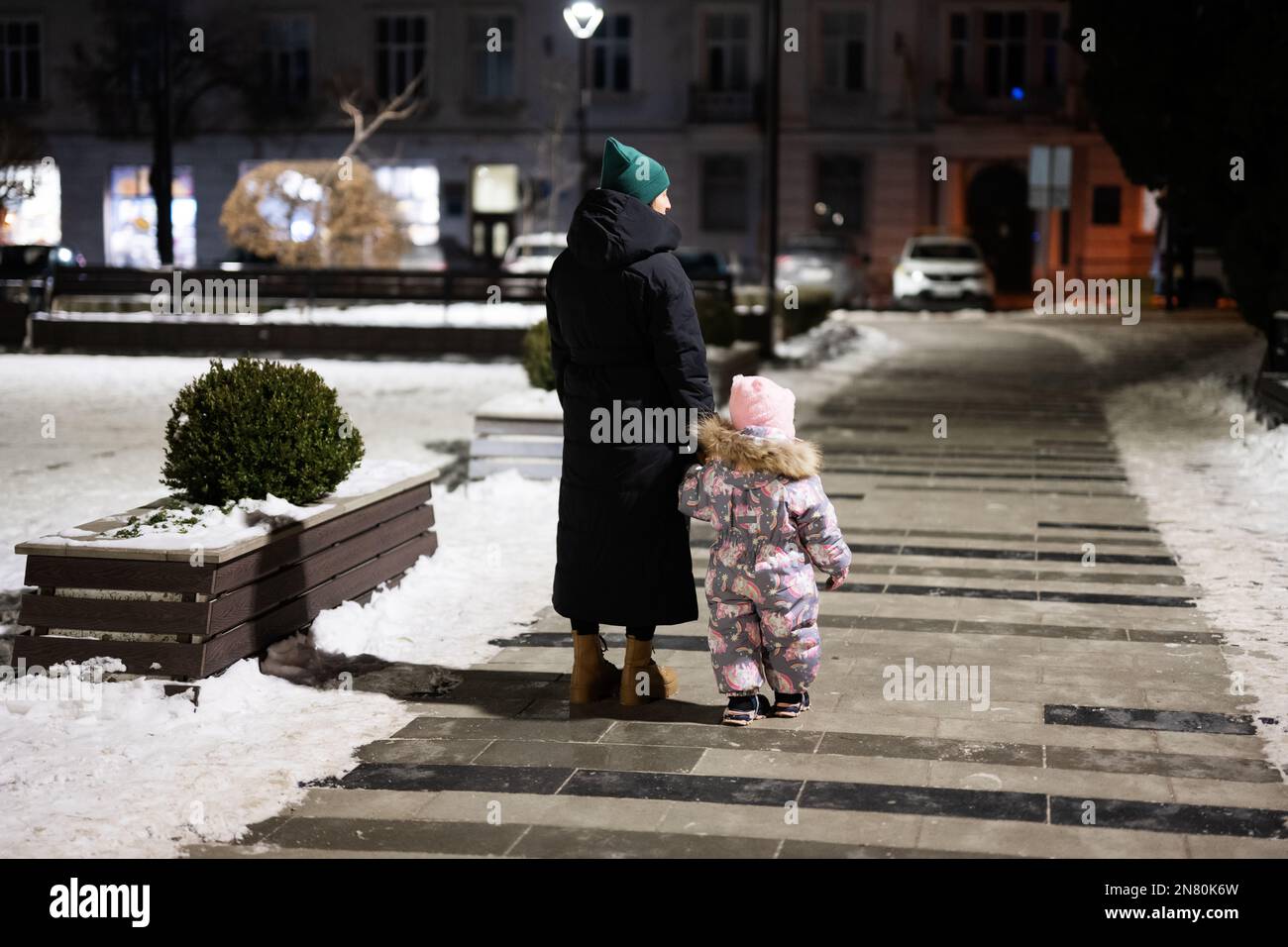 Two girls walk through city hi-res stock photography and images - Alamy