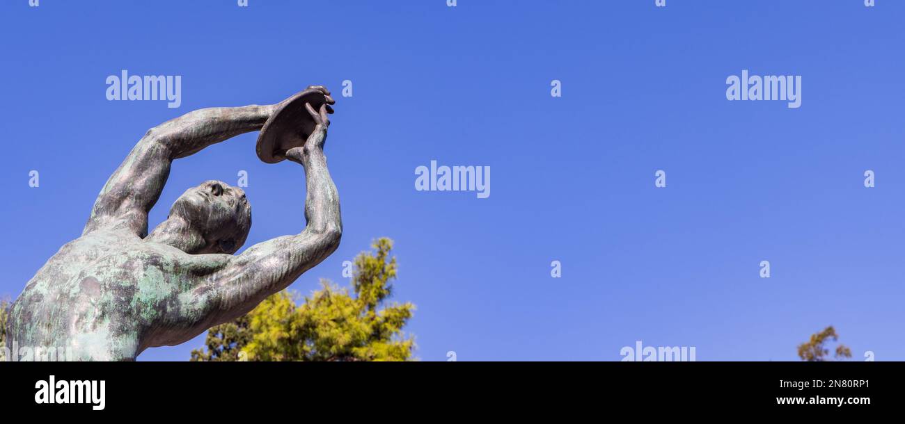 Discobolus an ancient greek statue hi-res stock photography and images ...