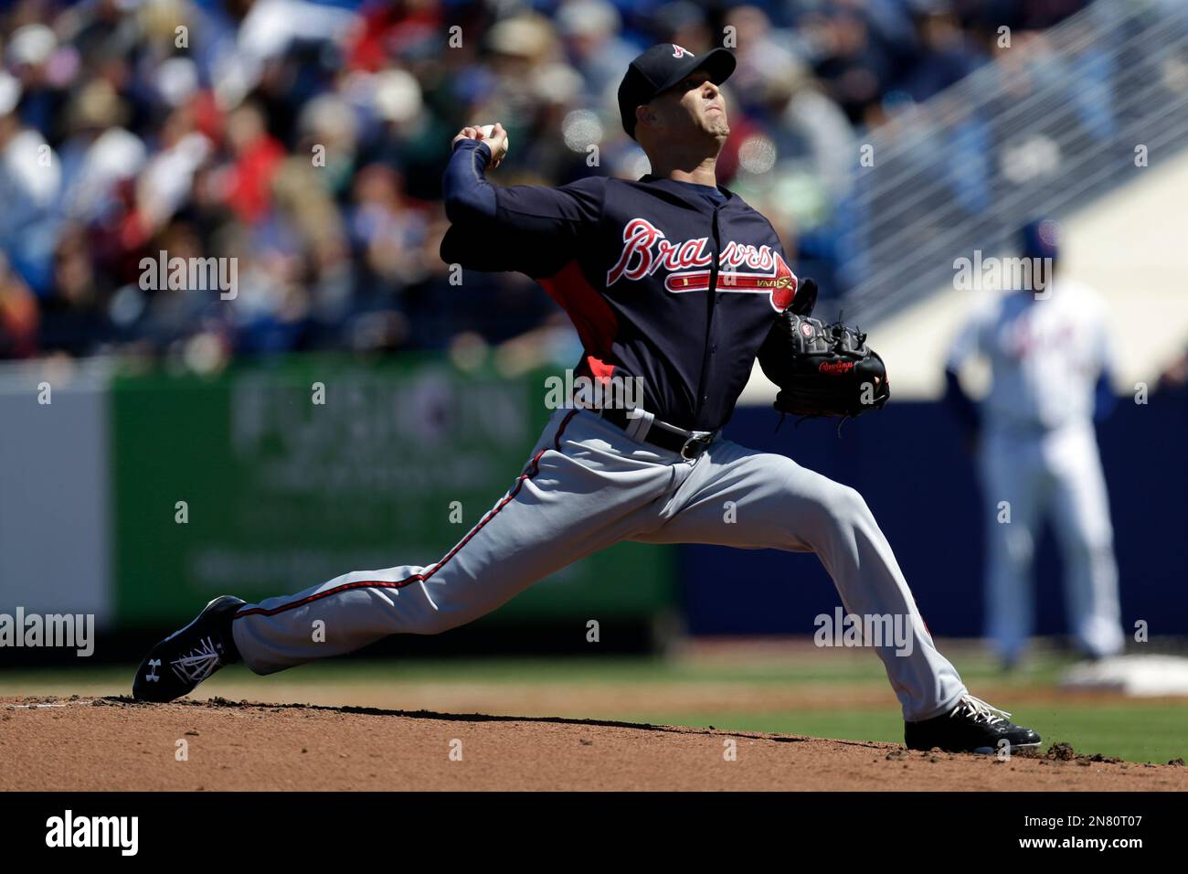 Atlanta Braves pitcher Tim Hudson throws a pitch during the first ...