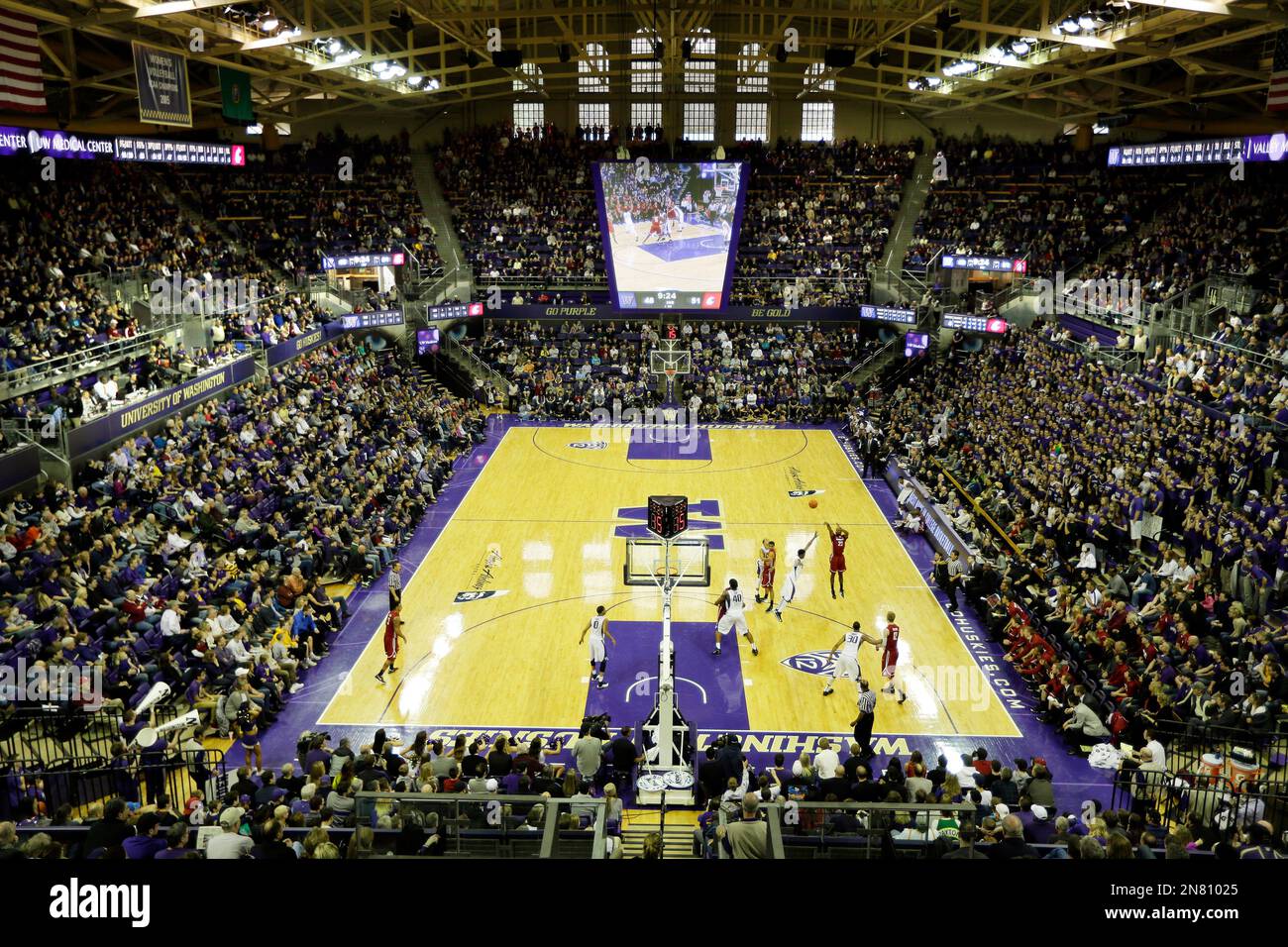The University of Washington basketball court at Alaska Airlines Arena ...