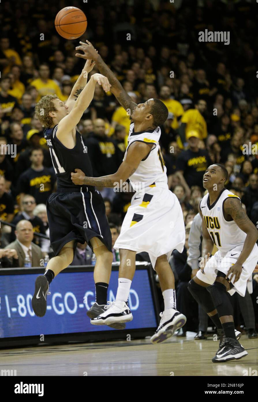 Virginia Commonwealth guard Darius Theus (10) steals the ball from ...