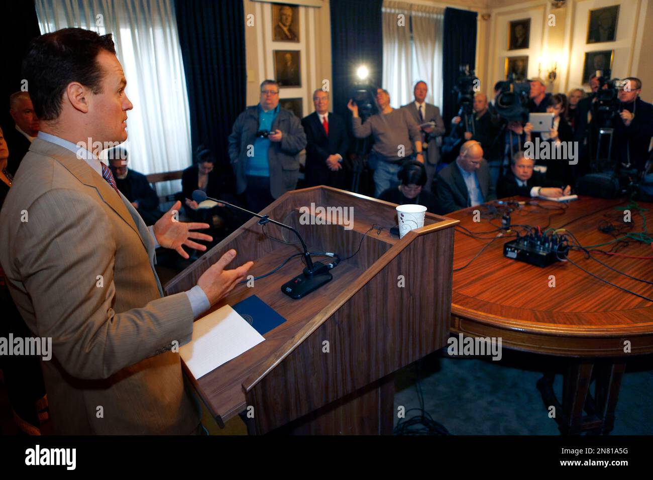 Pittsburgh Mayor Luke Ravenstahl, left, announces he has abandoned his ...