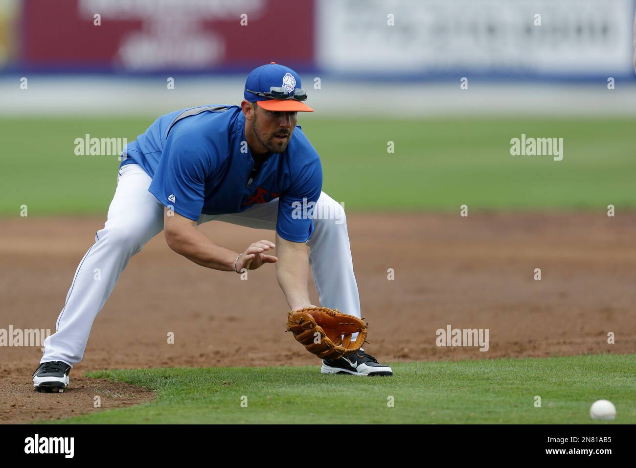 New York Mets third baseman Zach Lutz takes ground balls before an ...