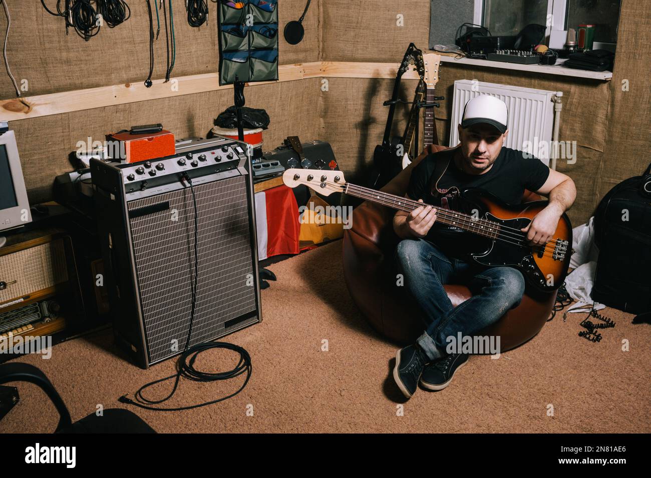 Wire guitarist hi-res stock photography and images - Alamy