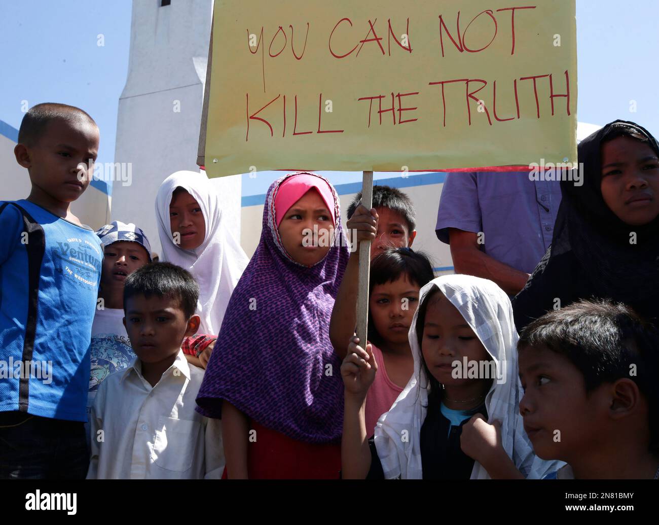 Supporters of Sulu Sultan Jamalul Kiram III, gather for a rally outside ...