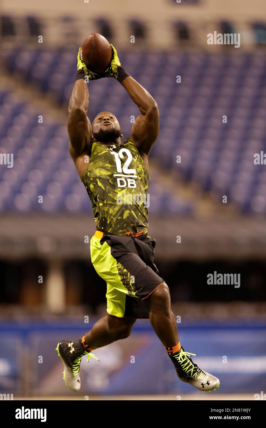 Florida defensive back Matt Elam runs a drill at the NFL football ...