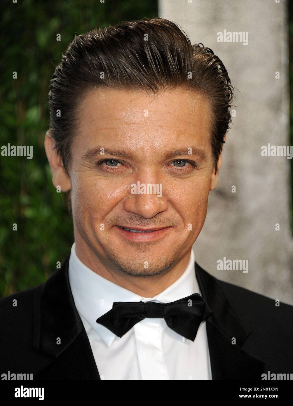 Actor Jeremy Renner arrives at the 2013 Vanity Fair Oscars Viewing and ...