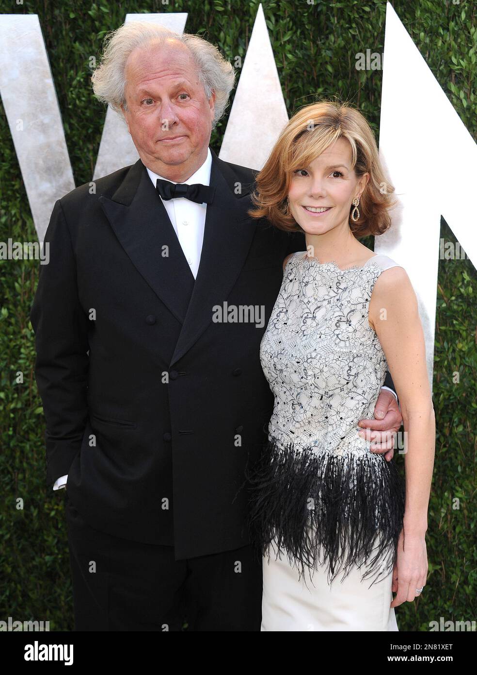 From left, Editor in chief of Vanity Fair Graydon Carter and wife Anna ...