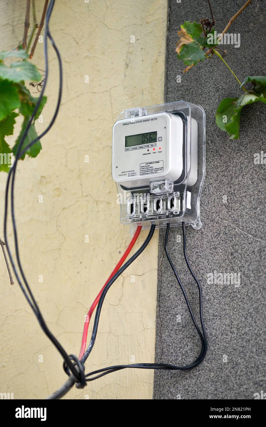 Smart meters hi-res stock photography and images - Alamy