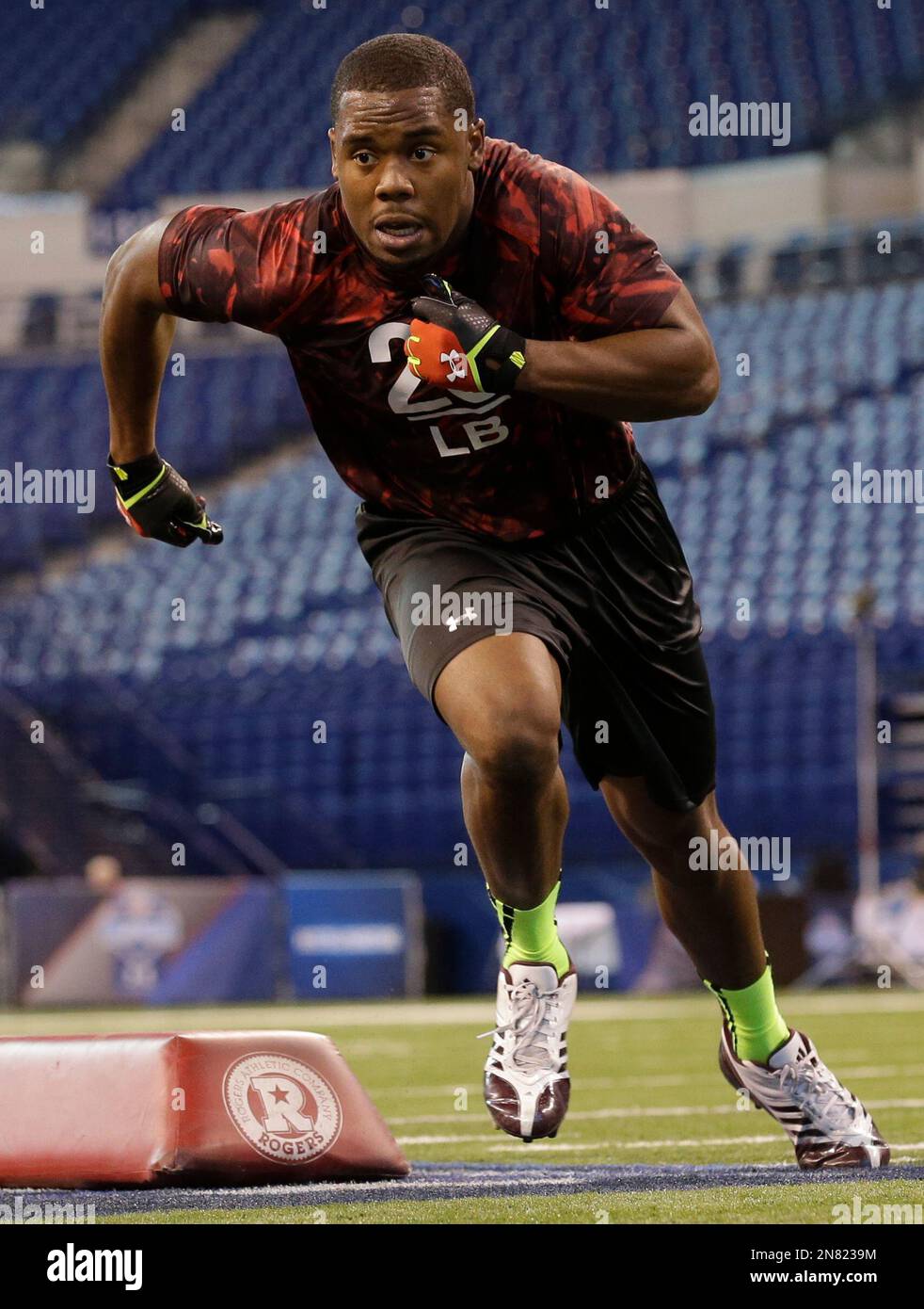Texas A&M linebacker Jonathan Stewart runs a drill during the NFL ...