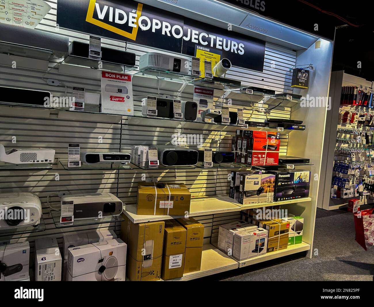 Fnac magasin hi-res stock photography and images - Alamy