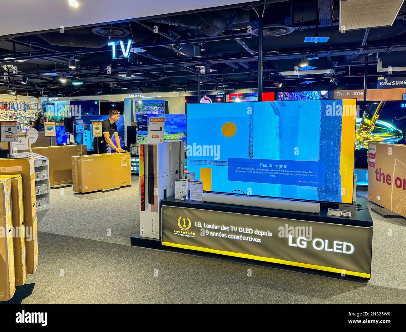 Tv shop showroom hi-res stock photography and images - Alamy
