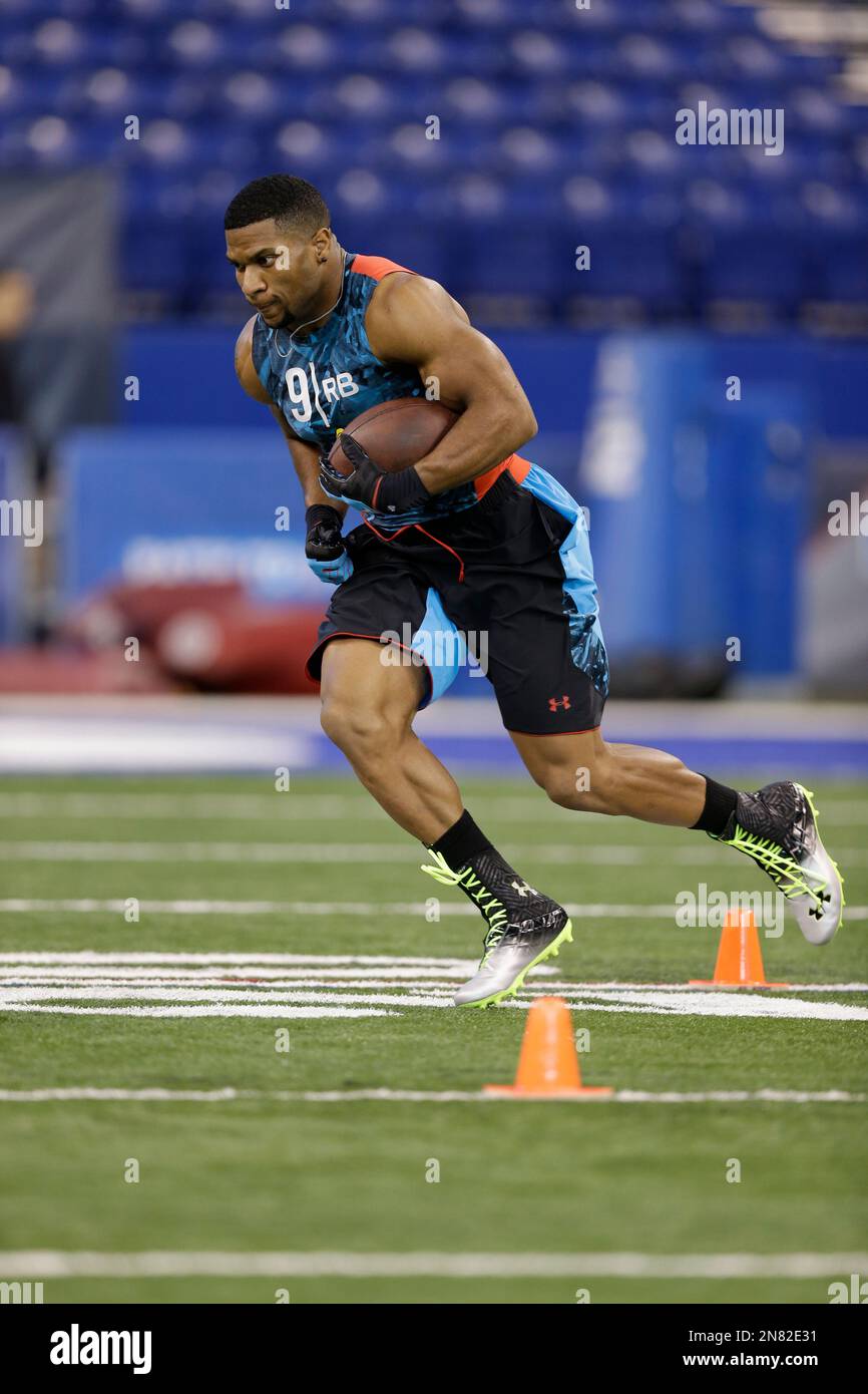 Arkansas running back Knile Davis runs a drill at the NFL football ...