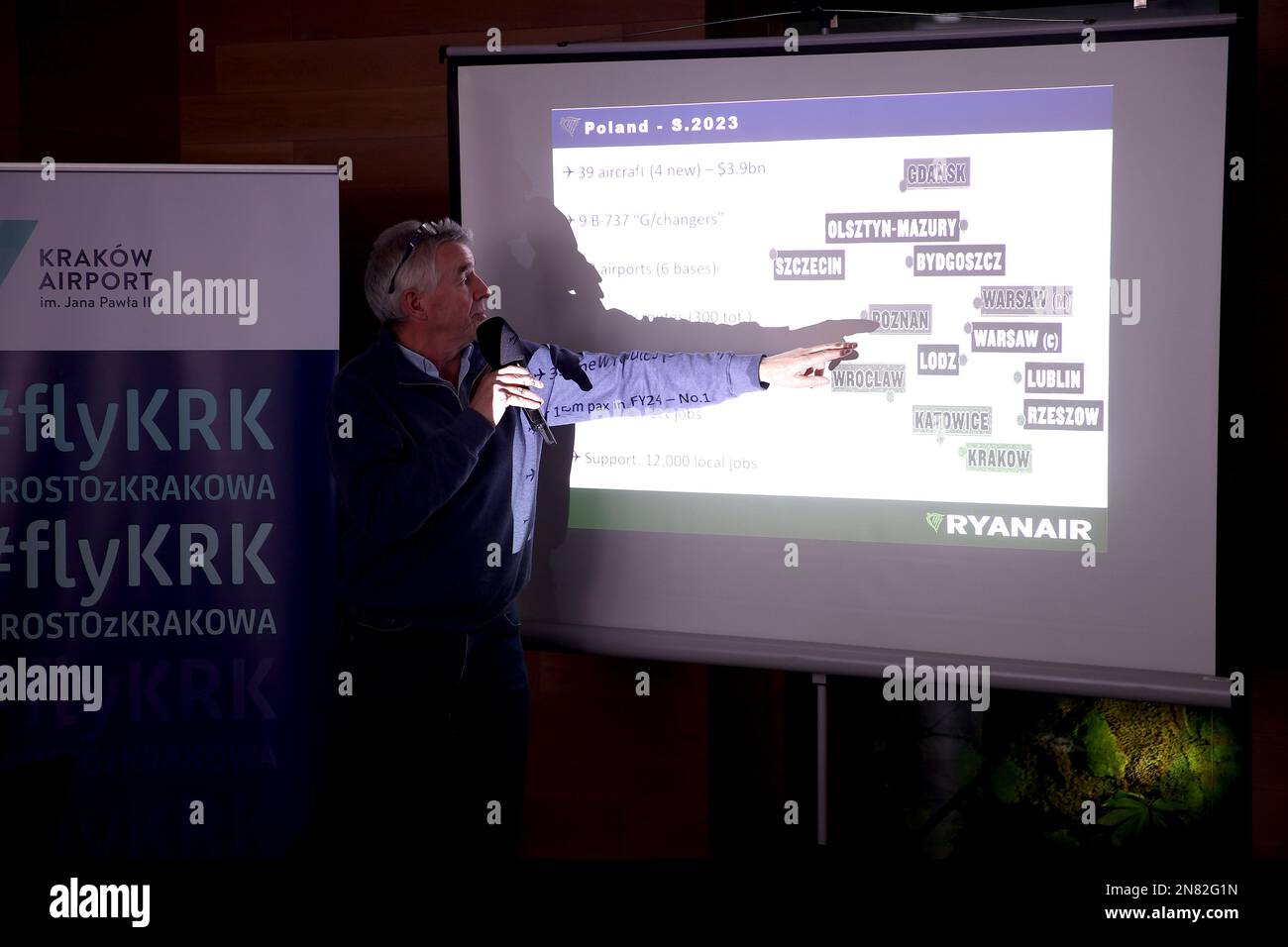 Ryanairs 80 routes hi-res stock photography and images - Alamy