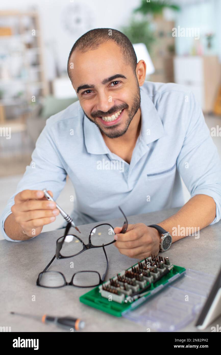 Engineer work in electronics lab hi-res stock photography and images ...