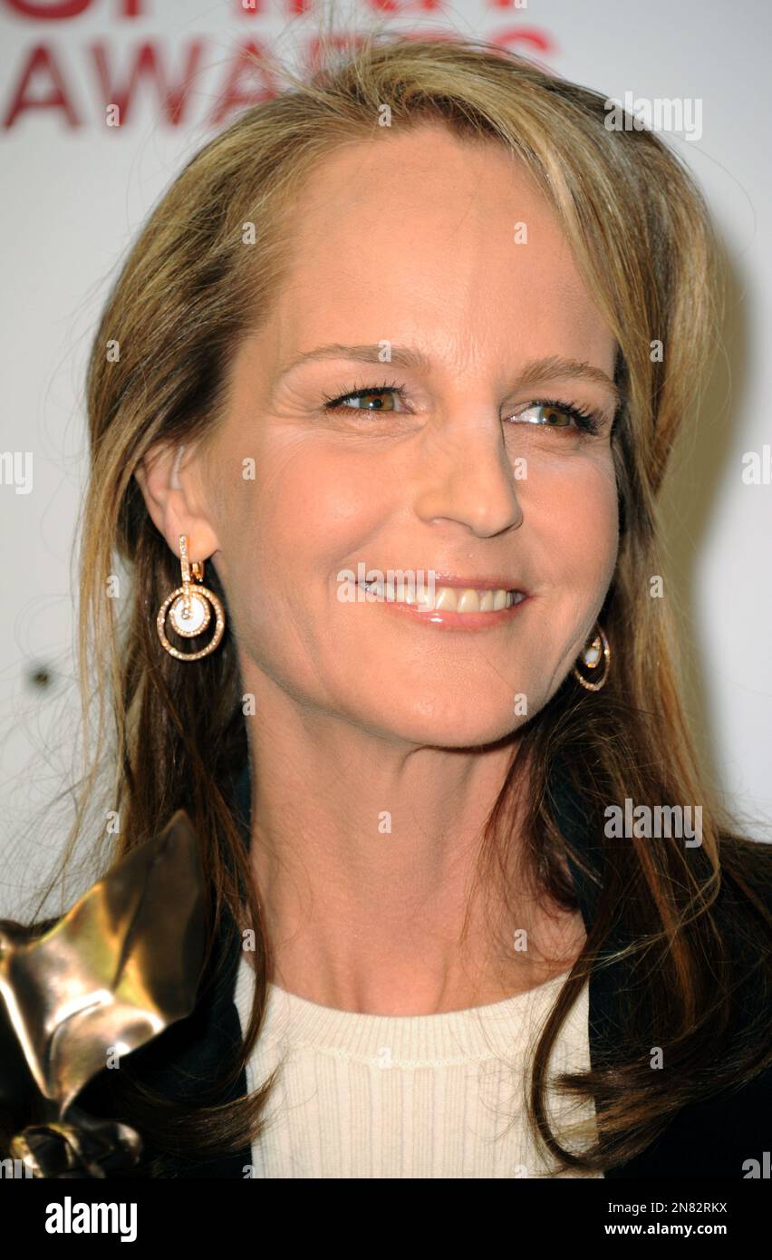 Helen Hunt poses backstage with the award for best supporting female ...