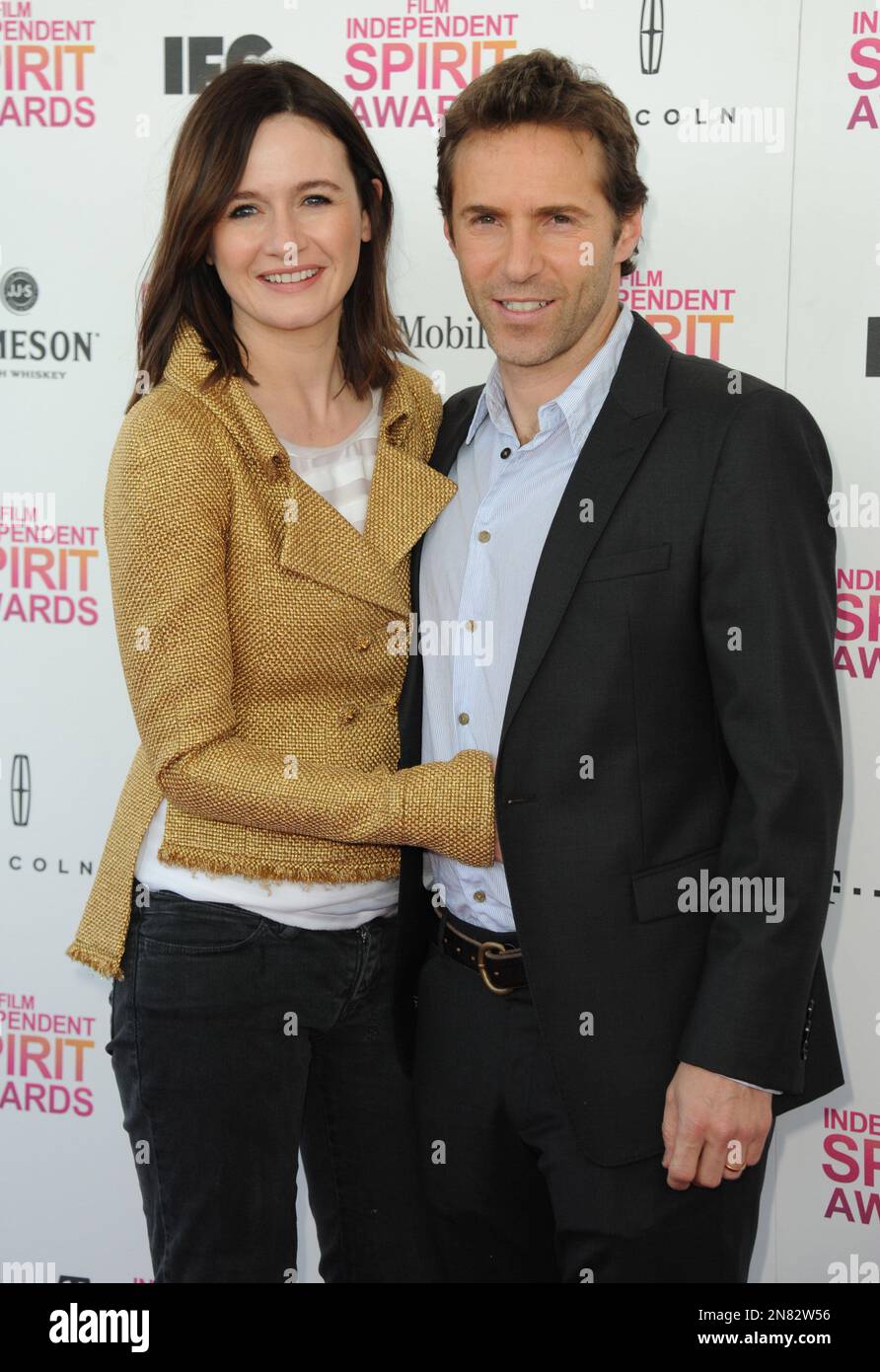 Actors Emily Mortimer and Alessandro Nivola arrive at the Independent ...