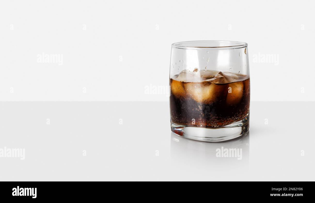 Fizz coca cola glass ice hi-res stock photography and images - Alamy