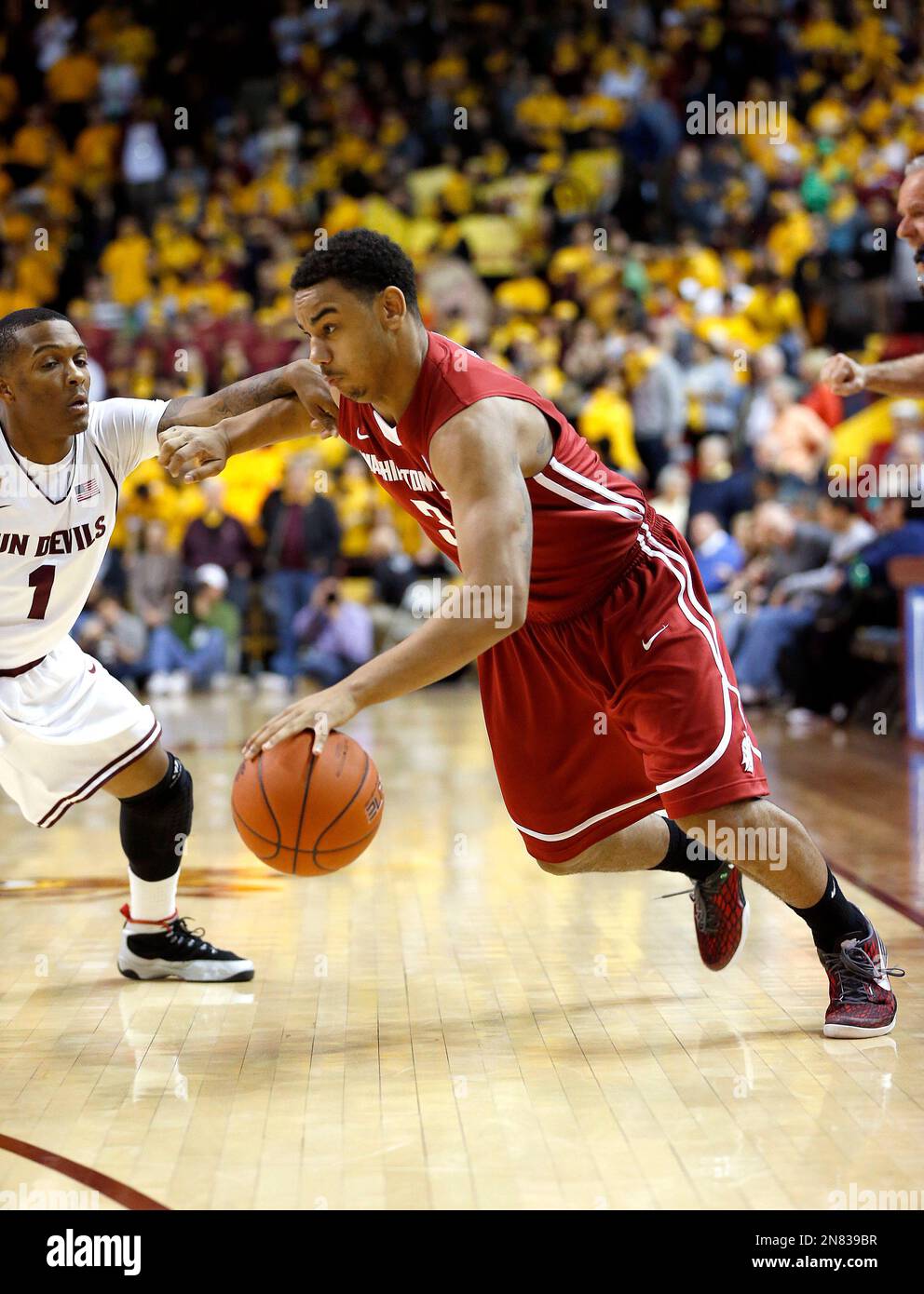 Washington State's DaVonte Lacy (3) drives past Arizona State's Jahii ...