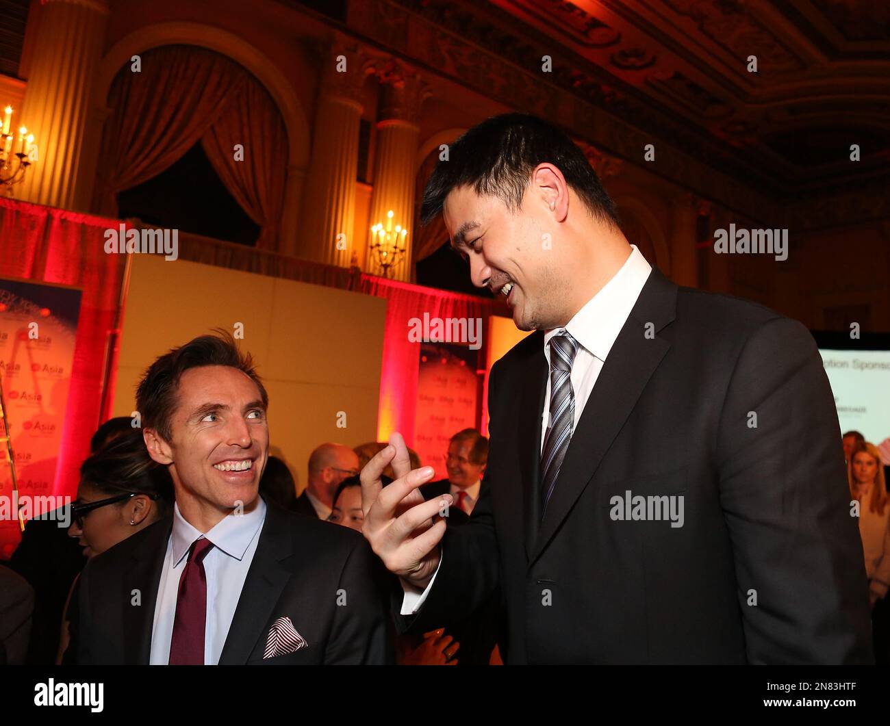 From left, Steve Nash, LA Laker talks to Yao Ming, honored as ...
