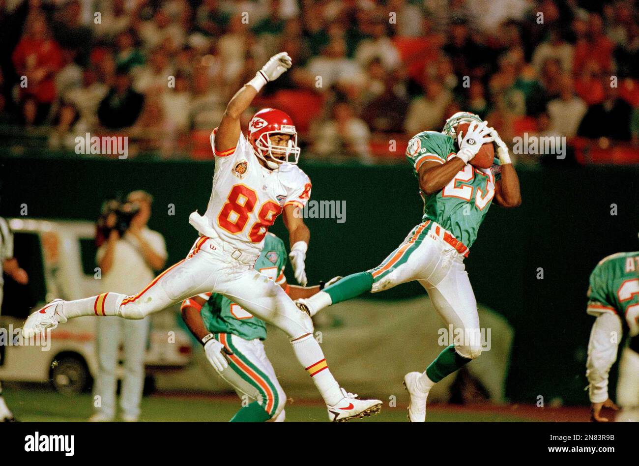 Miami Dolphins' Troy Vincent (23) intercepts a Steve Bono pass to ...