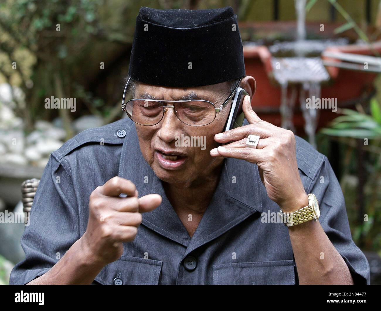 Filipino Sultan of Sulu Jamalul Kiram III gestures as he talks on a ...