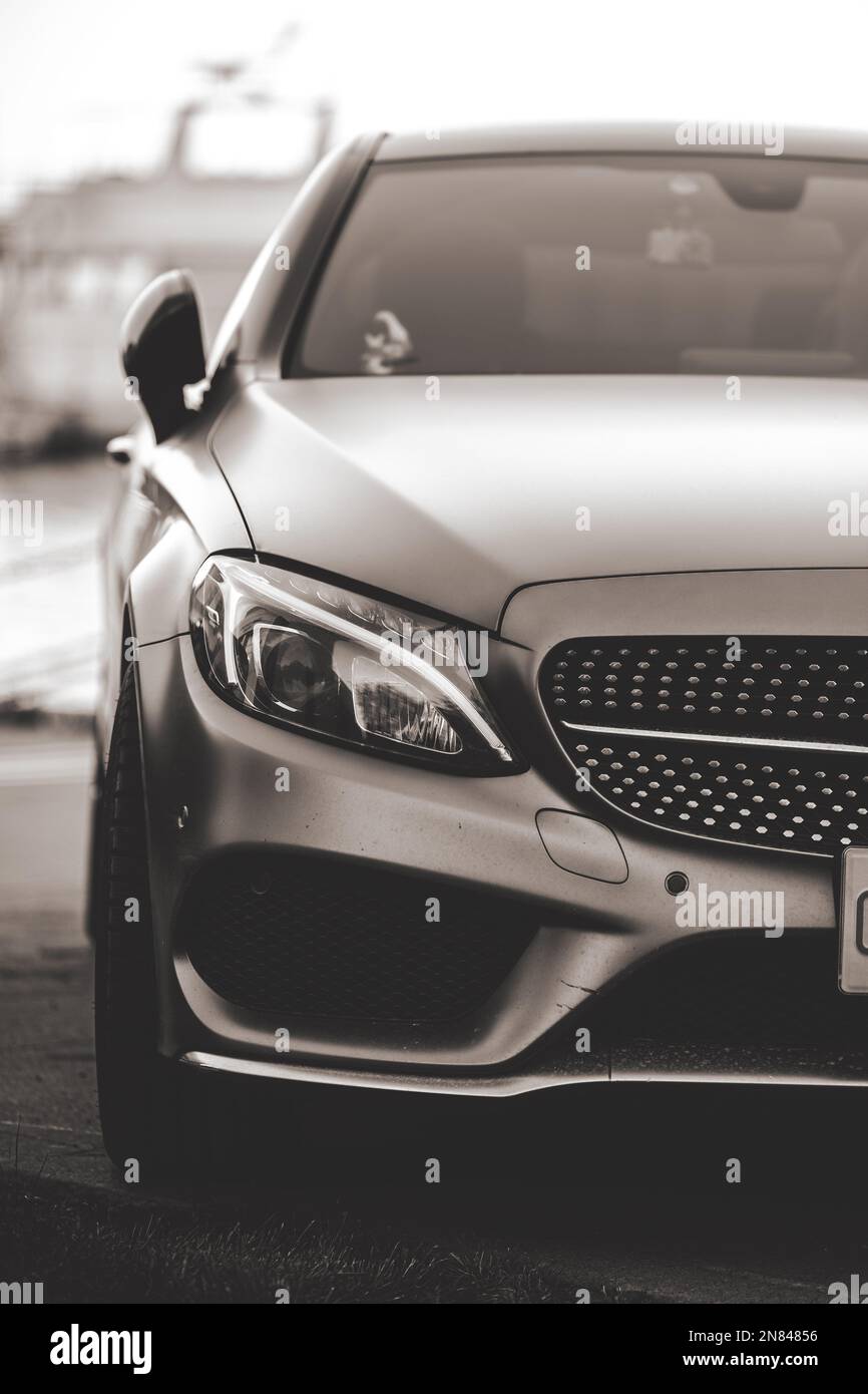 Mercedes benz sedan hi-res stock photography and images - Alamy