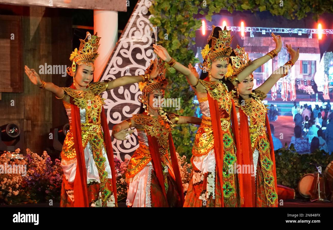 Kenyo dance hi-res stock photography and images - Alamy