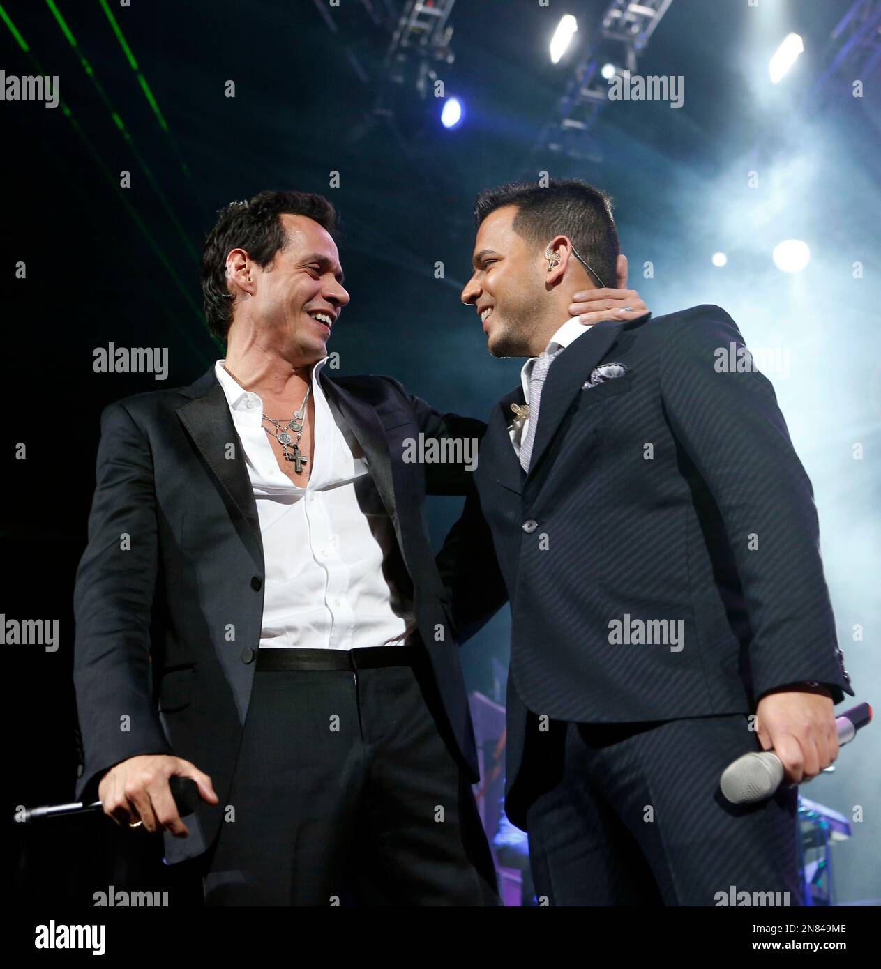 Singer Marc Anthony, left, performs with guest artist Tito "El Bambino ...