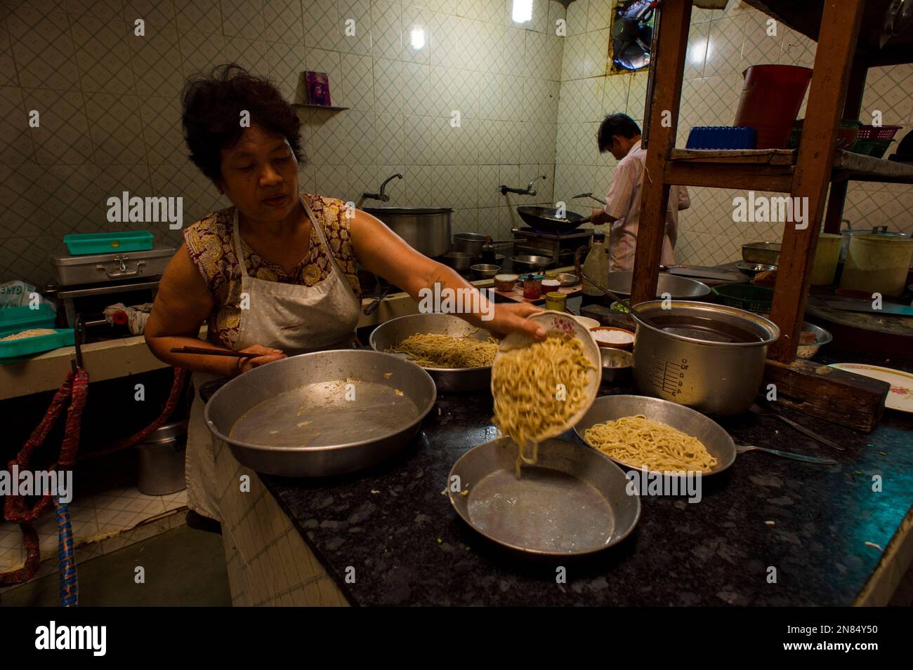 Woman cooking chinese noodles hi-res stock photography and images - Alamy