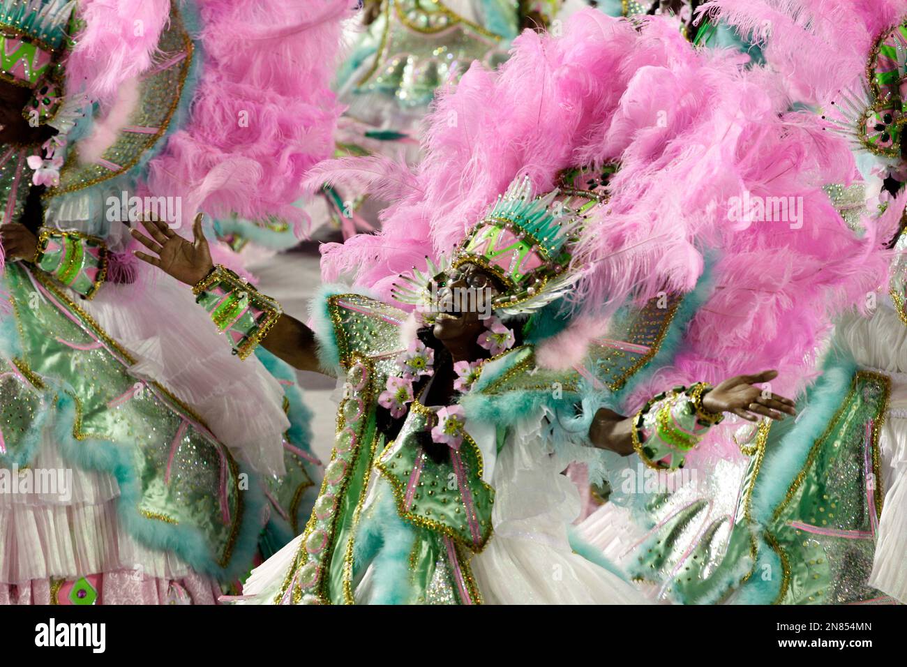A performer from the Mangueira samba school parades during carnival ...
