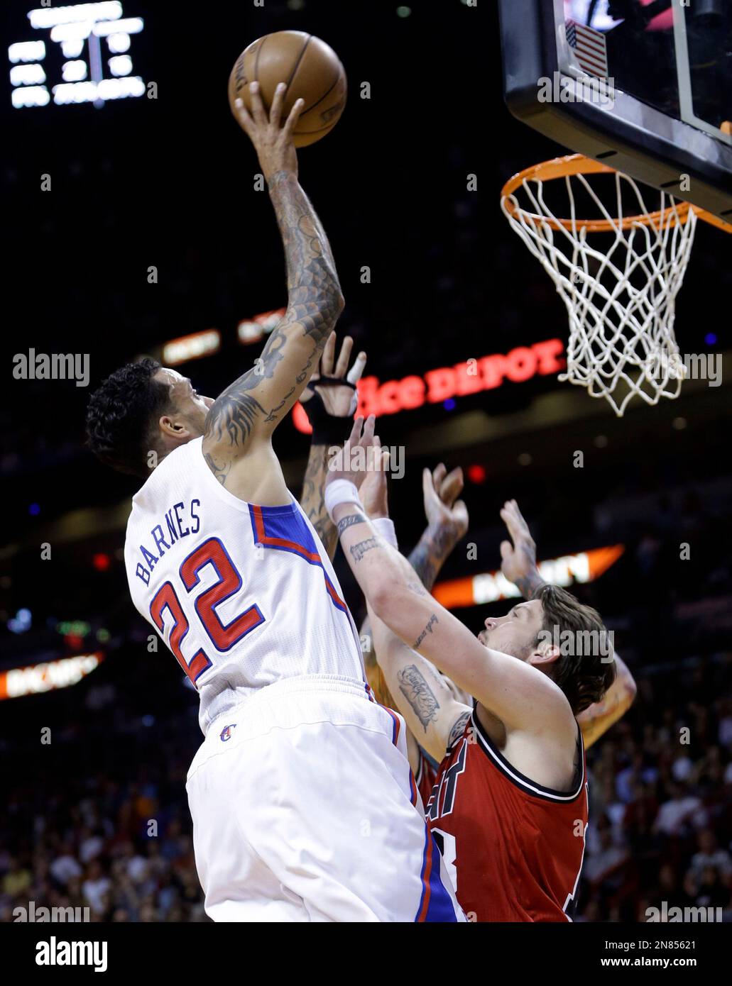 Los Angeles Clippers' Matt Barnes (22) prepares to shoot over Miami ...