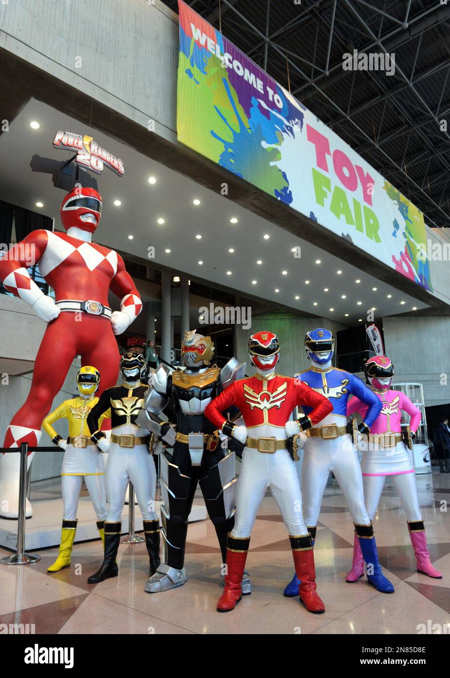 Saban's Power Rangers Megaforce strike a pose with the giant Mighty ...