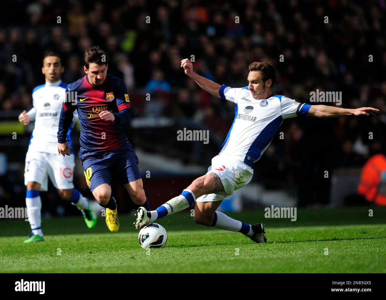 FC Barcelona's Lionel Messi from Argentina, left, duels for the ball ...