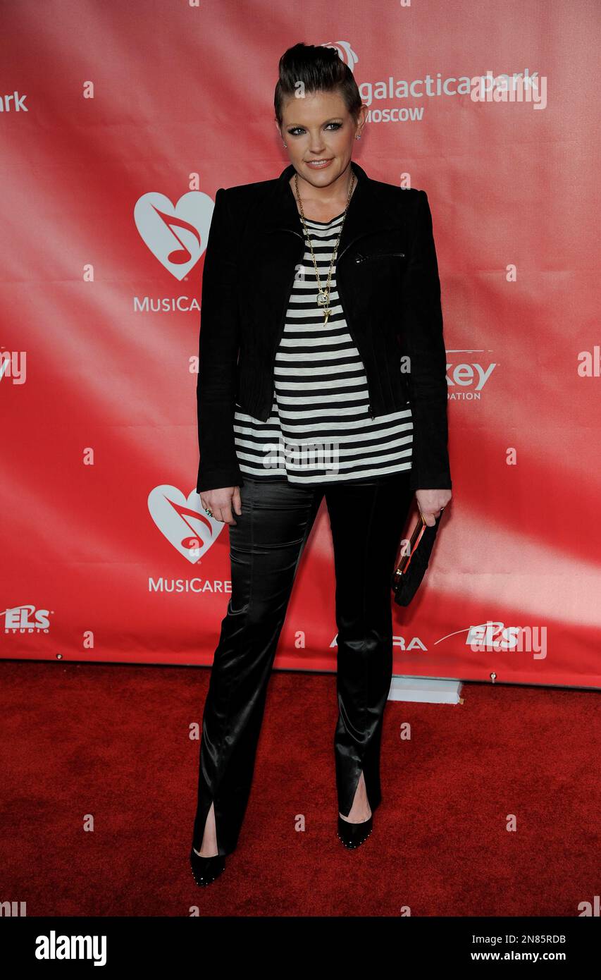 Natalie Maines arrives at the MusiCares Person of the Year tribute ...