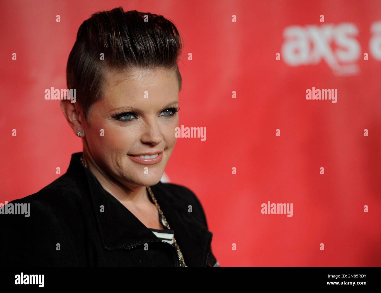 Natalie Maines arrives at the MusiCares Person of the Year tribute ...