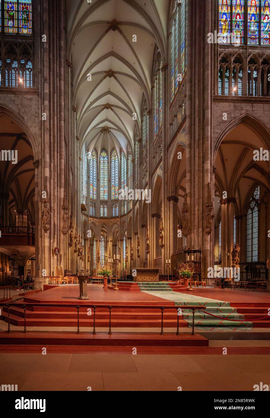 Cologne cathedral interior altar hi-res stock photography and images ...
