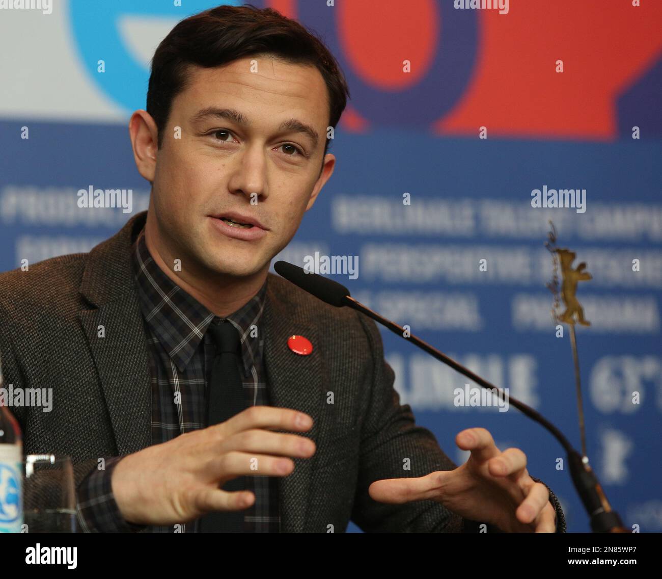 Joseph Gordon Levitt speaks at the press conference for the film Don ...