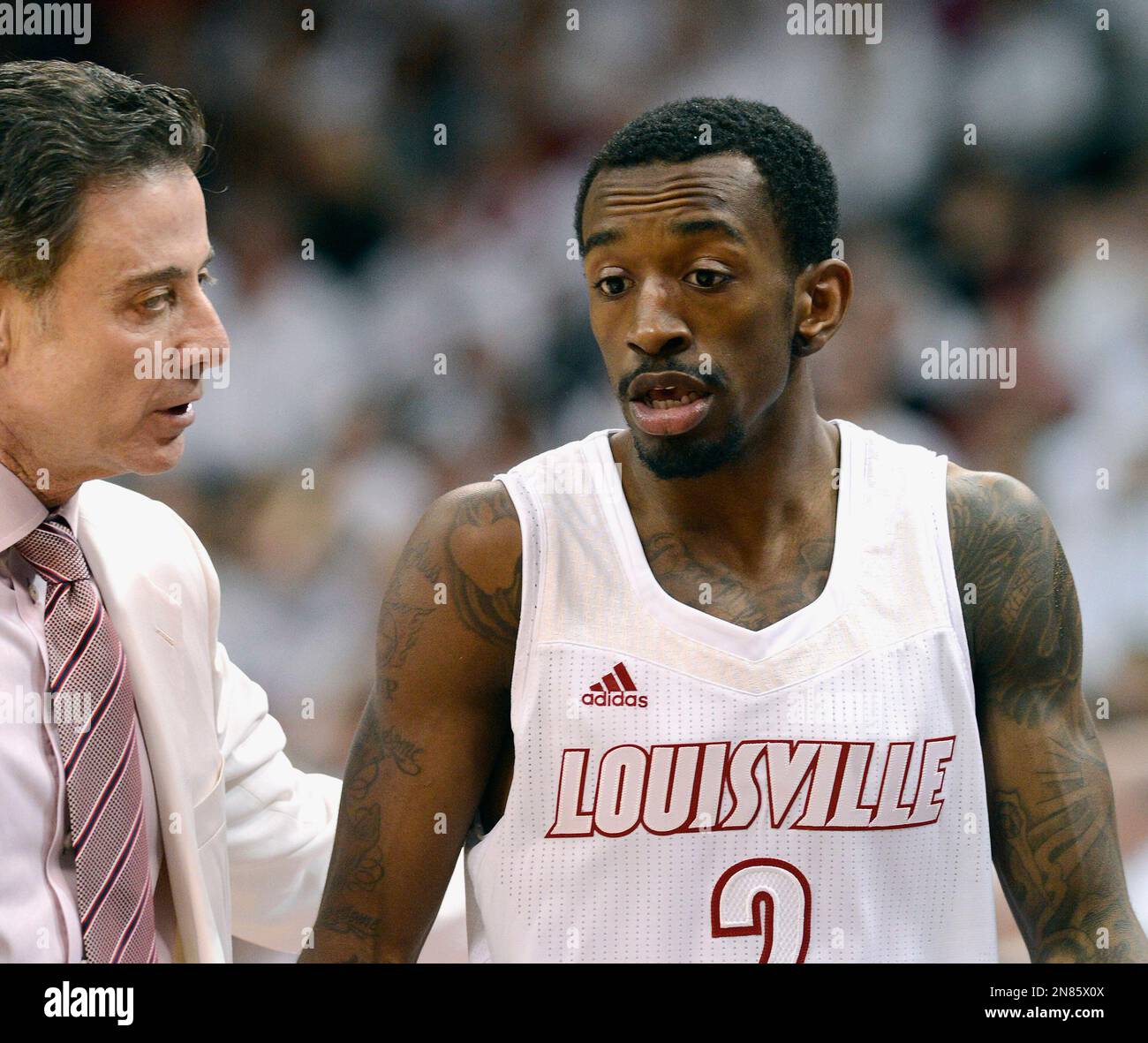 Louisville head coach Rick Pitino, left, talks with Russ Smith during ...