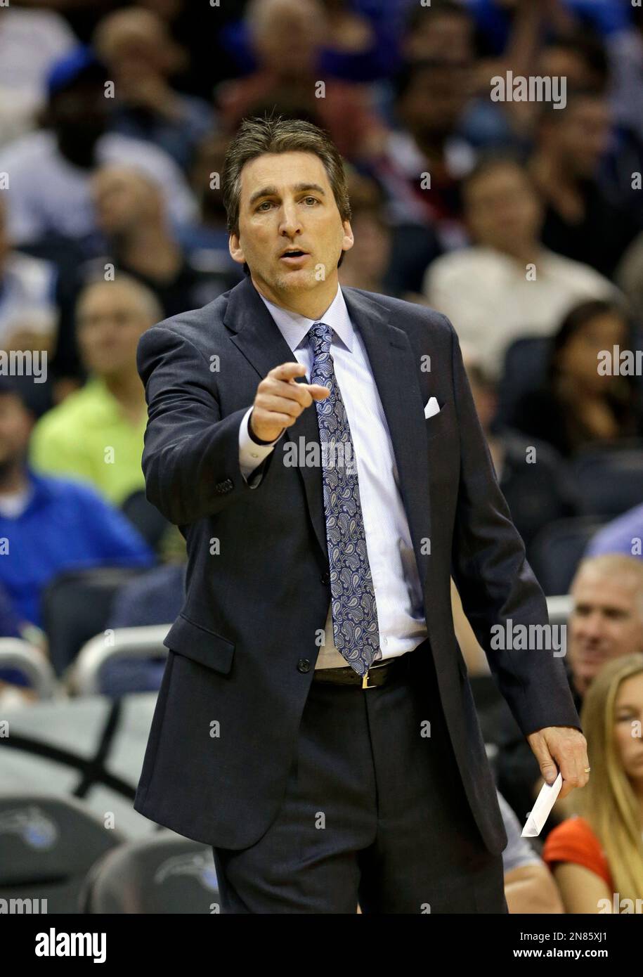 Los Angeles Clippers head coach Vinny Del Negro directs his players ...