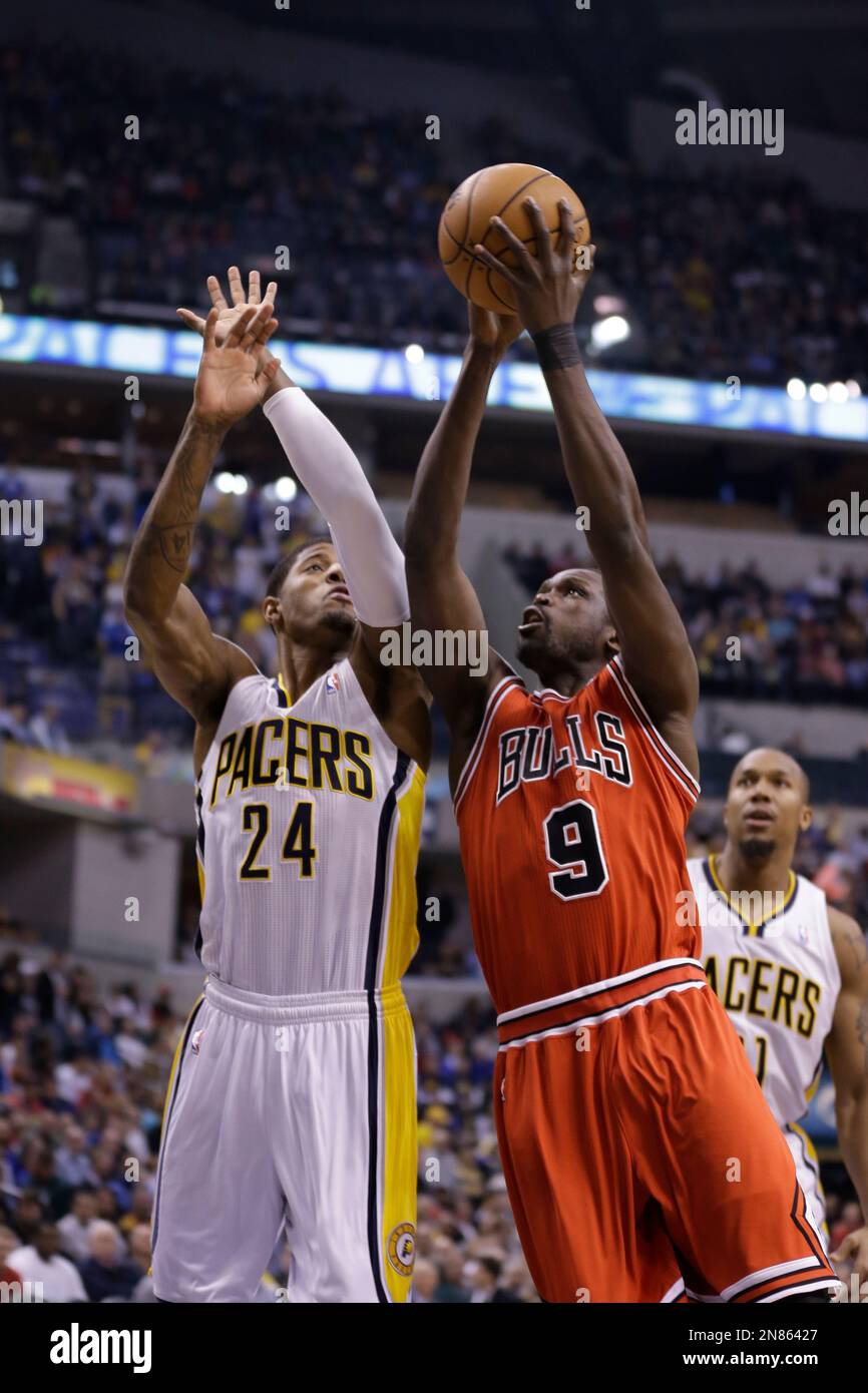 Chicago Bulls forward Luol Deng, right, shoots over Indiana Pacers ...